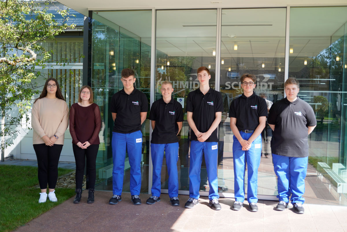 Seven trainees start their careers at SCHMIDT Technology